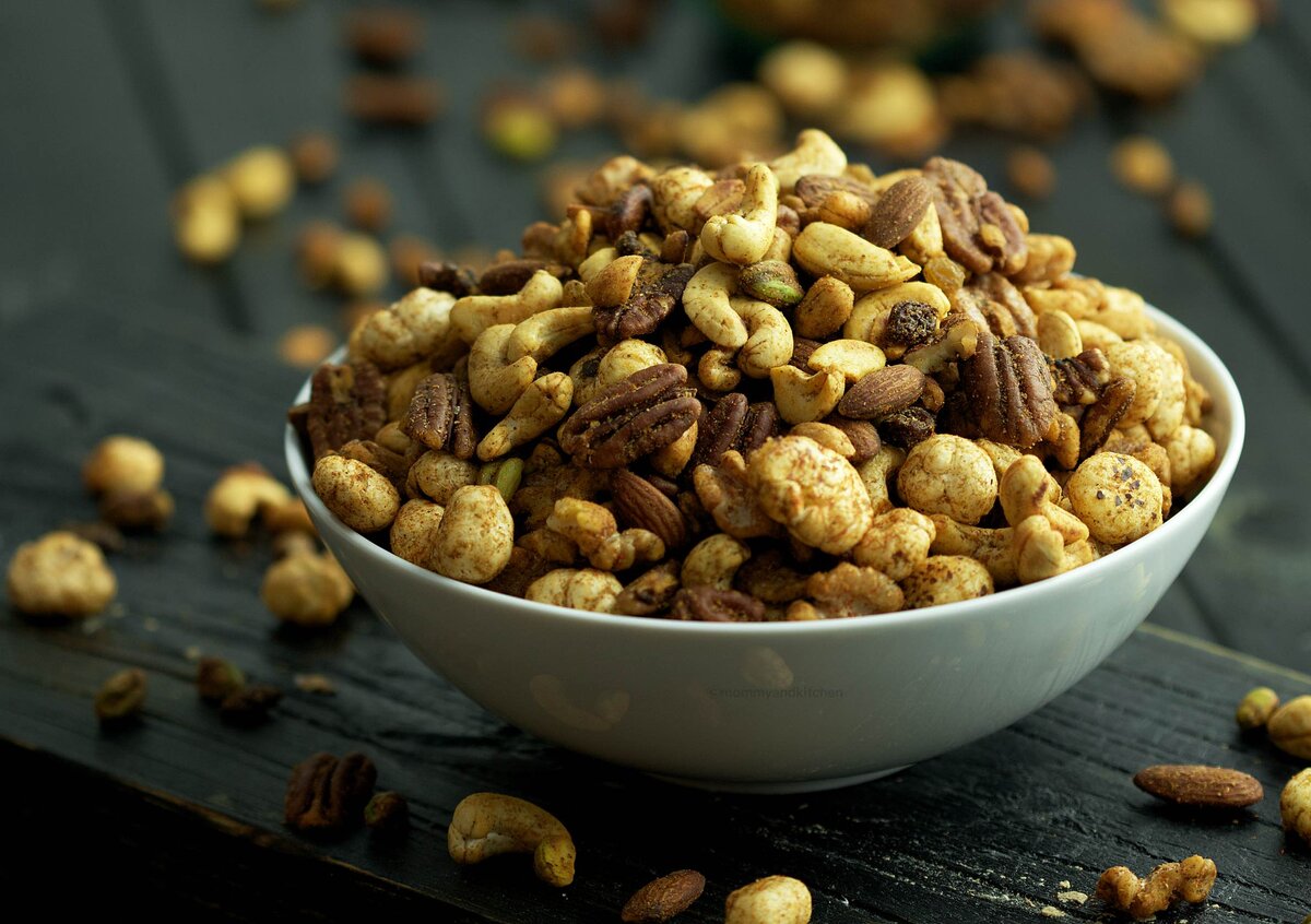 Spicy Mixed Nuts with Raisins – Healthy Snack Recipe - Mommy and Kitchen