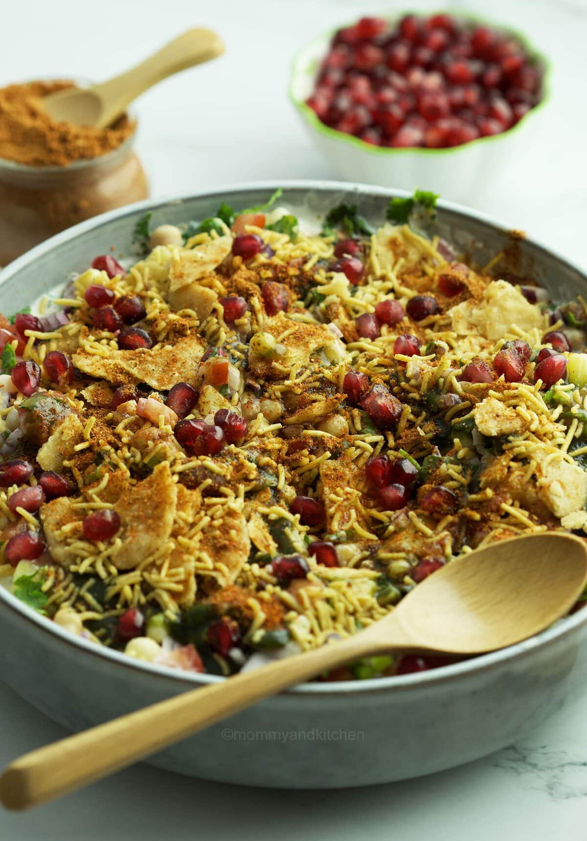 Easy Dahi Boondi Chaat Recipe (Spicy Boondi Chaat) - Mommy and Kitchen