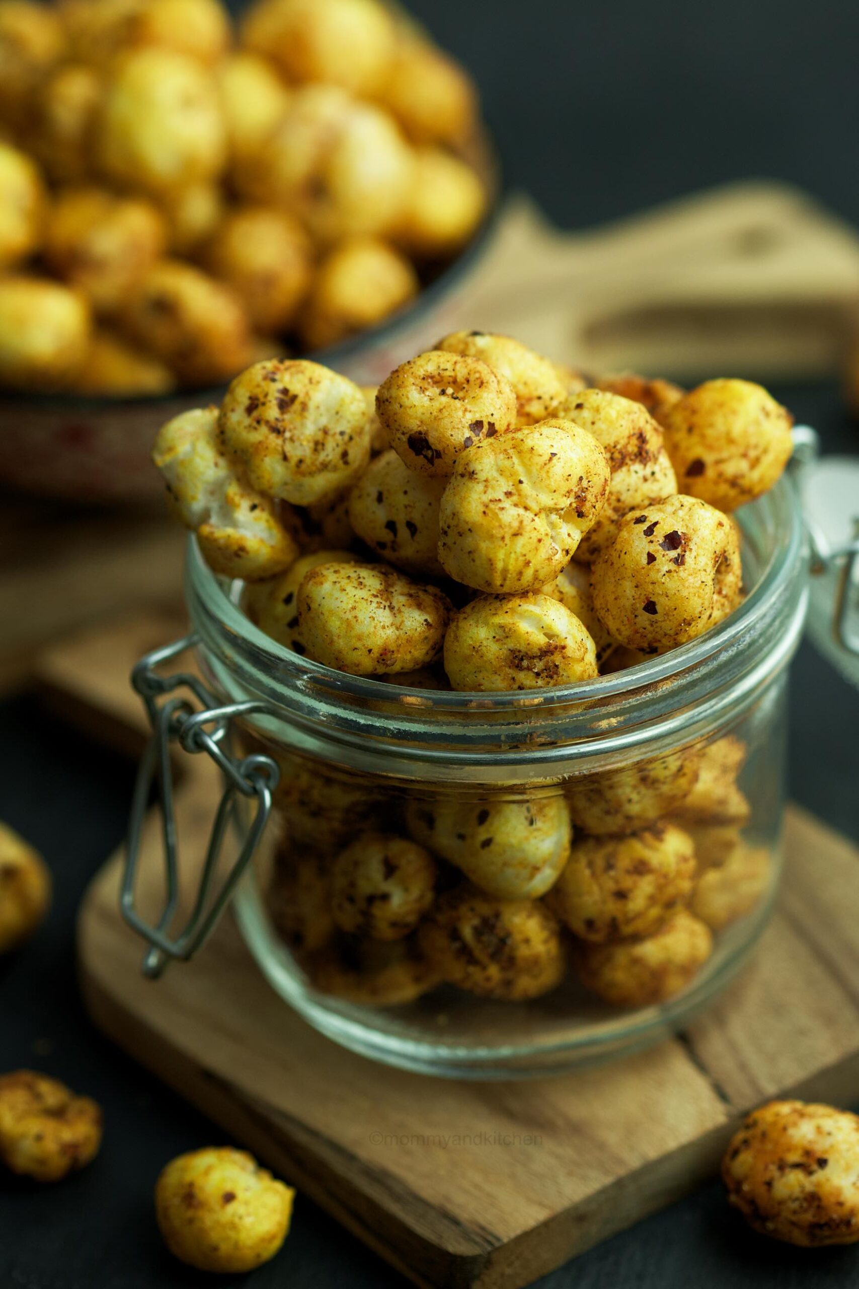 Easy Roasted Phool Makhana (Healthy Fox Nuts Snack) - Mommy and Kitchen